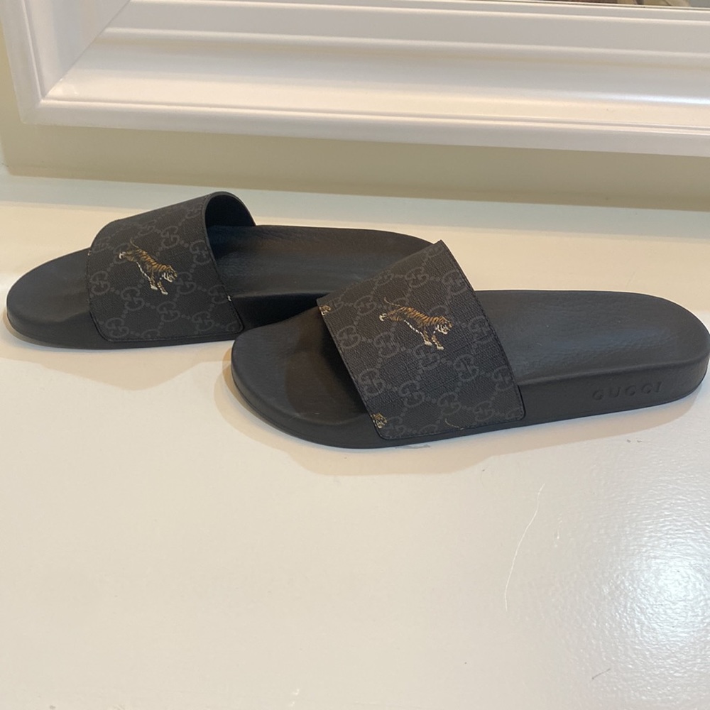 Gucci Gg Black Tiger Supreme Monogram Slide Sandals S… - Gem